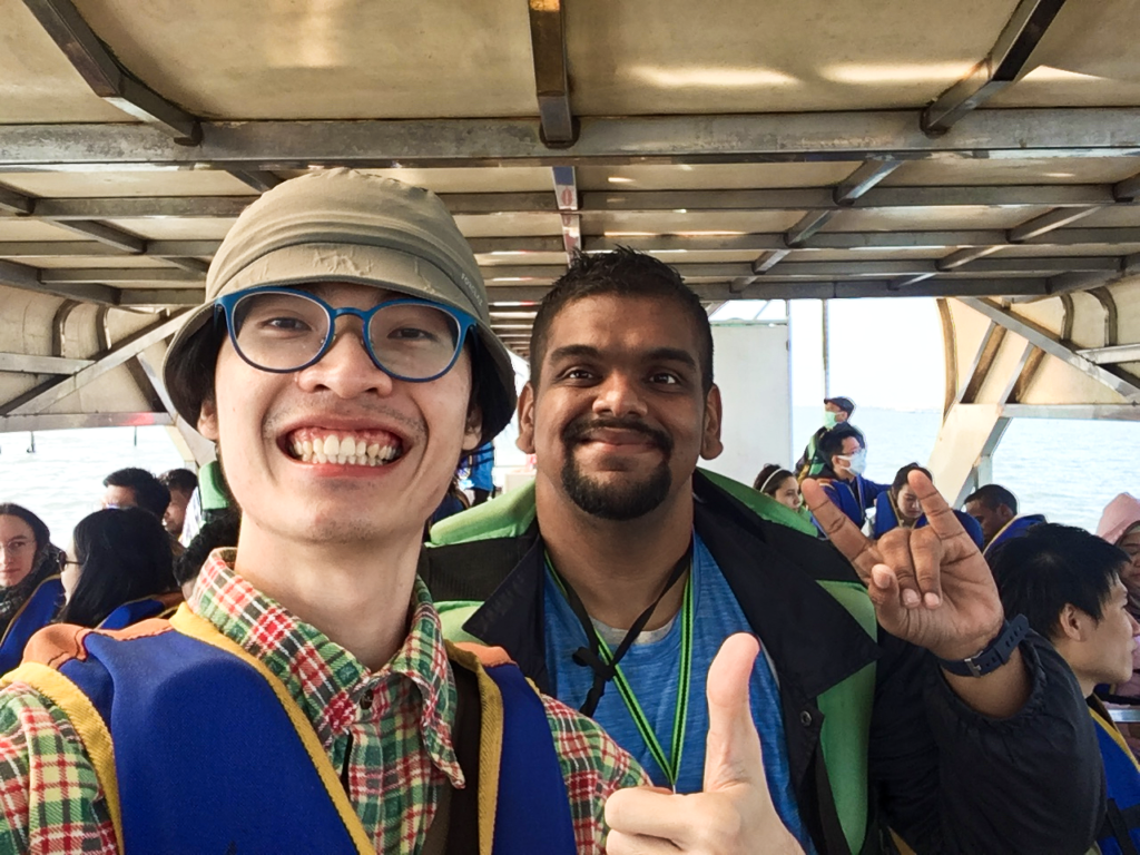 "Cả nước tớ như một ngôi làng nhỏ" - The Too Blue Scientist